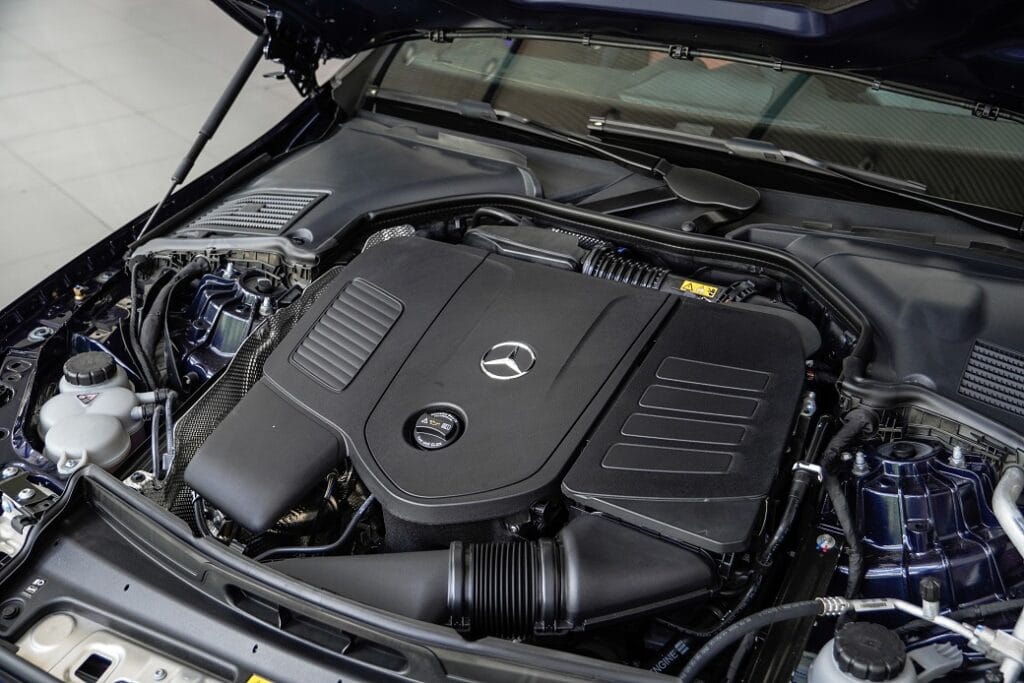 Mercedes C300 AMG | Giá Lăn Bánh và Khuyến Mãi Mới Nhất 2025