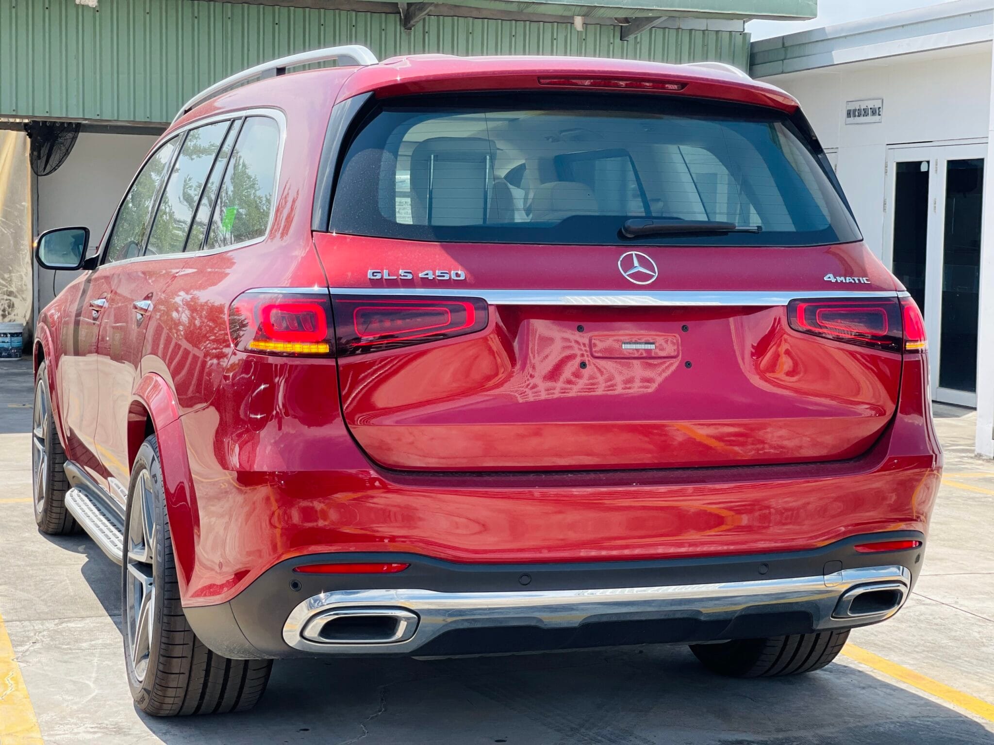 Mercedes GLS 450 Màu Đỏ - Cá Tính Và Sự Nổi Bật