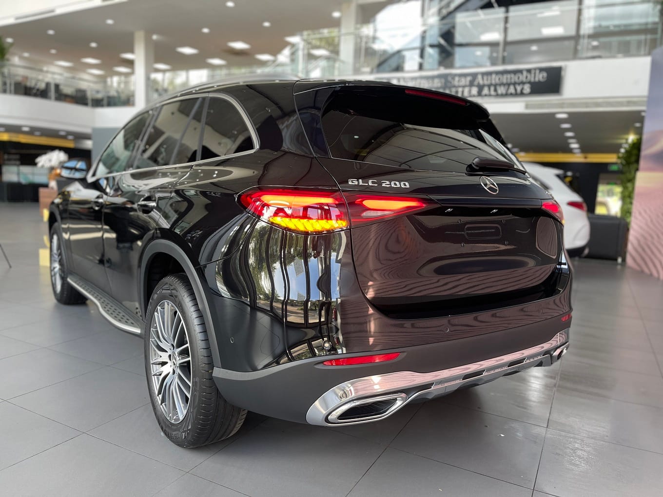 Mercedes GLC 200 Màu Đen - Quyền Lực & Lôi Cuốn