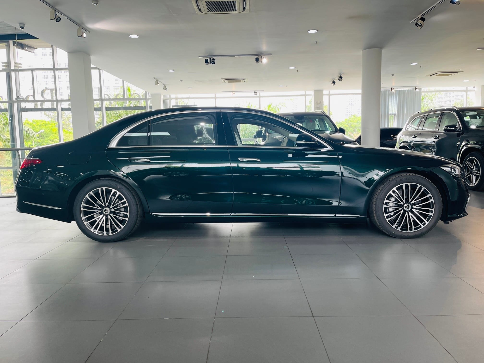 Mercedes S450 Luxury 2024 Màu Xanh Emerald Sẵn Xe Giao Ngay