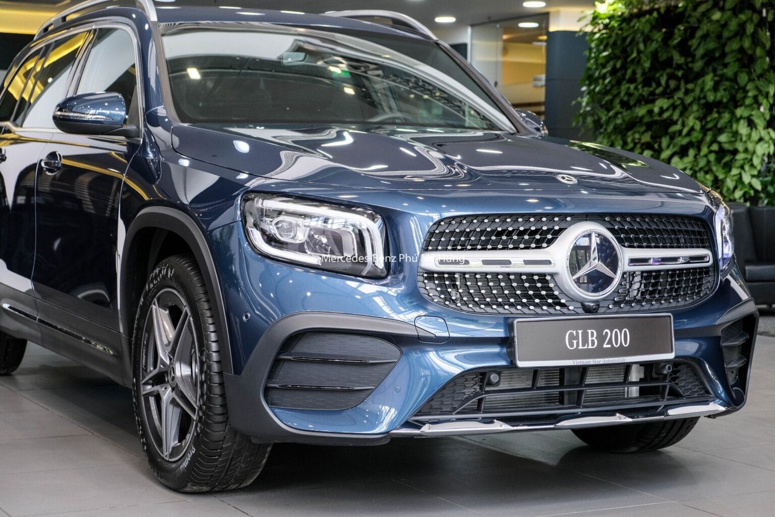 Mercedes GLB200 AMG Màu Xanh Giá Xe Lăn Bánh Và ưu đãi