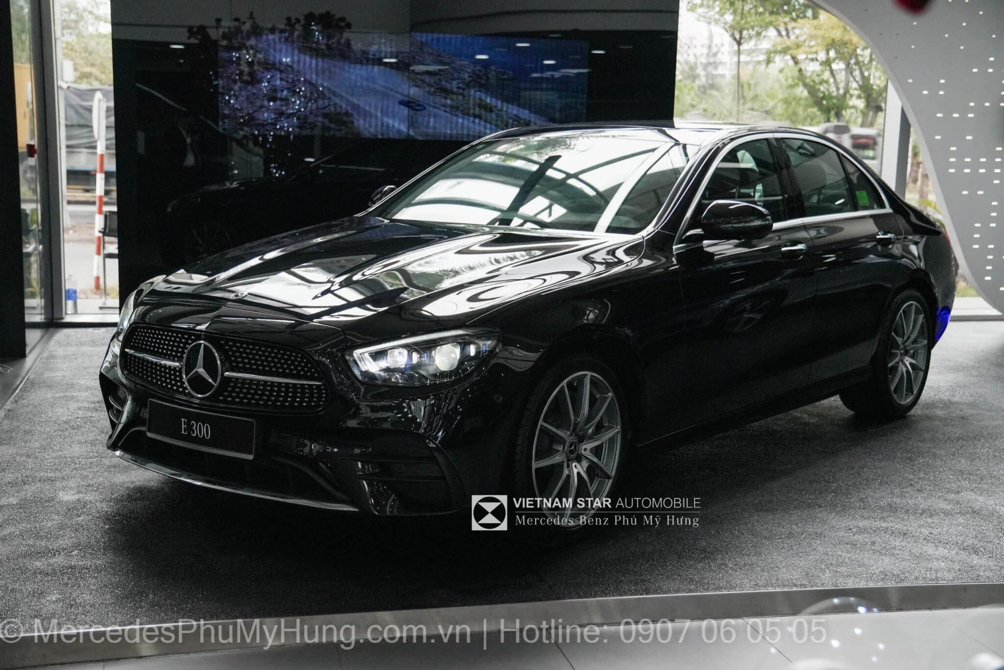 Mercedes-Benz E300 AMG 2025 - Bảng Giá Và Khuyến Mãi