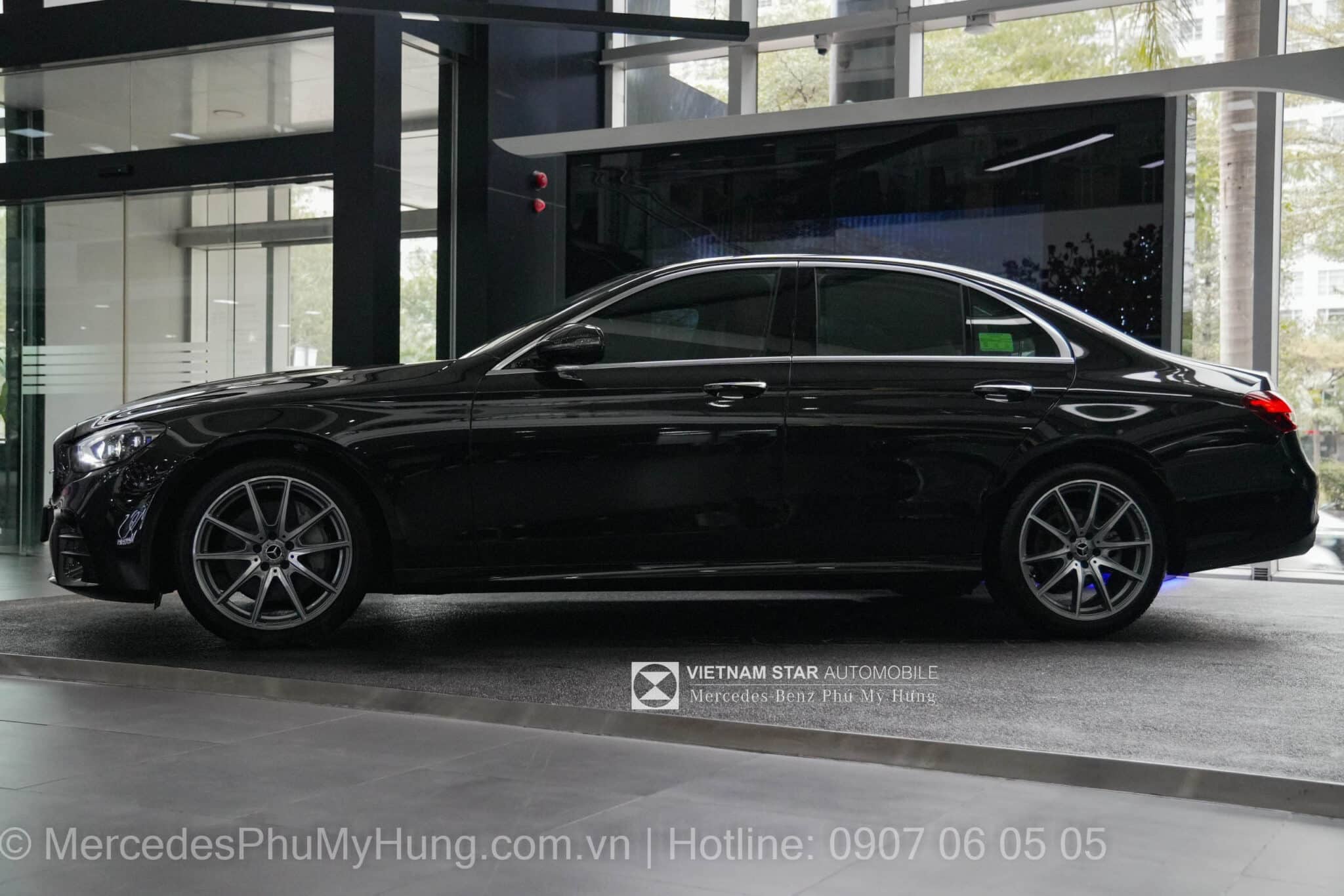 Mercedes-Benz E300 AMG 2025 - Bảng Giá Và Khuyến Mãi