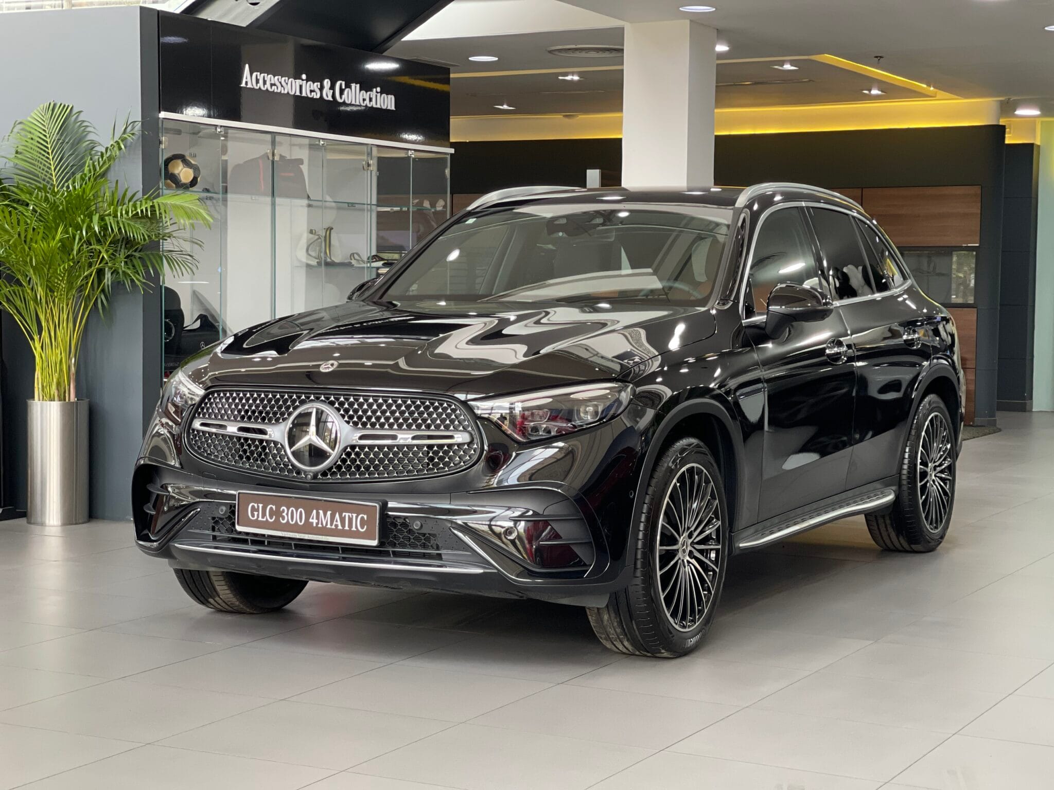 So Sánh Mercedes GLC 300 Và Volvo XC60 : Đâu Là Bến Đỗ