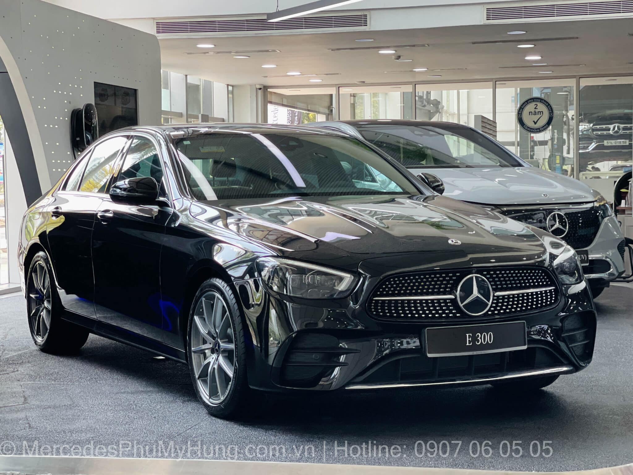 Mercedes-Benz E300 AMG 2025 - Bảng Giá Và Khuyến Mãi