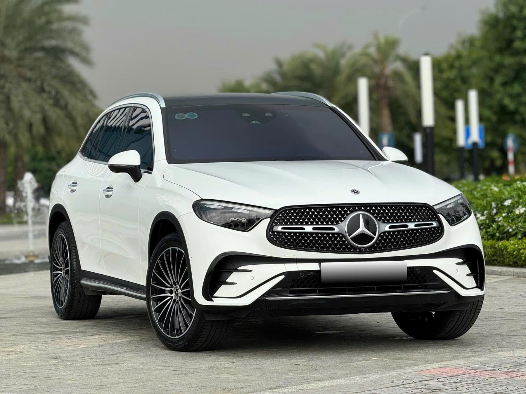 Mercedes GLC 300 Màu Trắng | Khám Phá Giá Xe Và Ưu Đãi 2025
