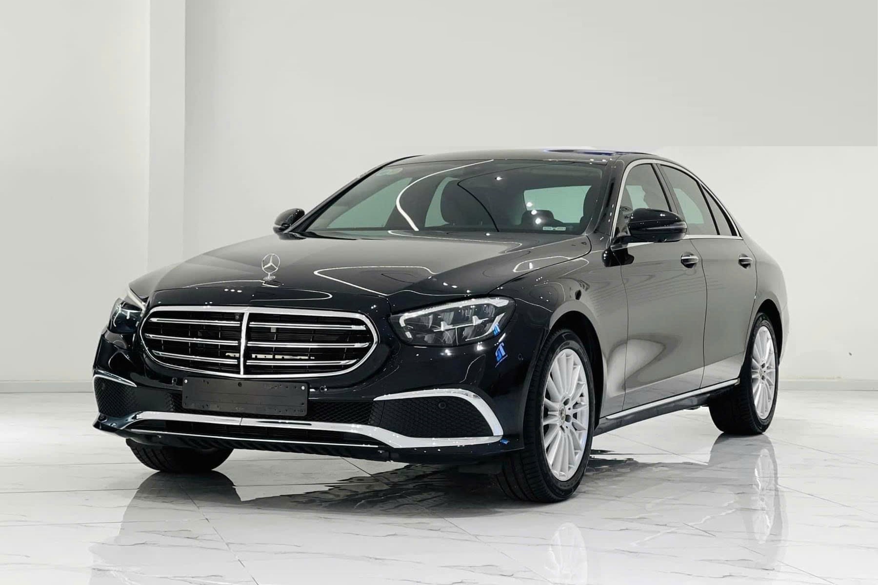 Màu Xe Mercedes E200 Exclusive 2024 - Đẳng Cấp Và Phong Thủy