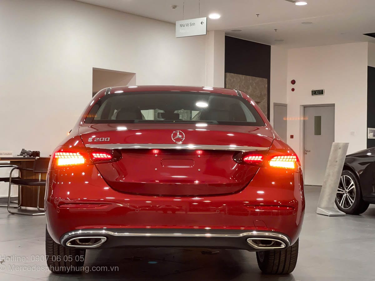 Mercedes E200 Màu Đỏ | Khuyến Mãi Và Giá Xe Mec E200 2024