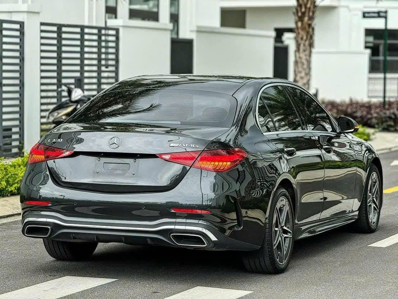 C300 AMG Tại Mercedes Tiền Giang - Sedan Thể Thao Sang Trọng