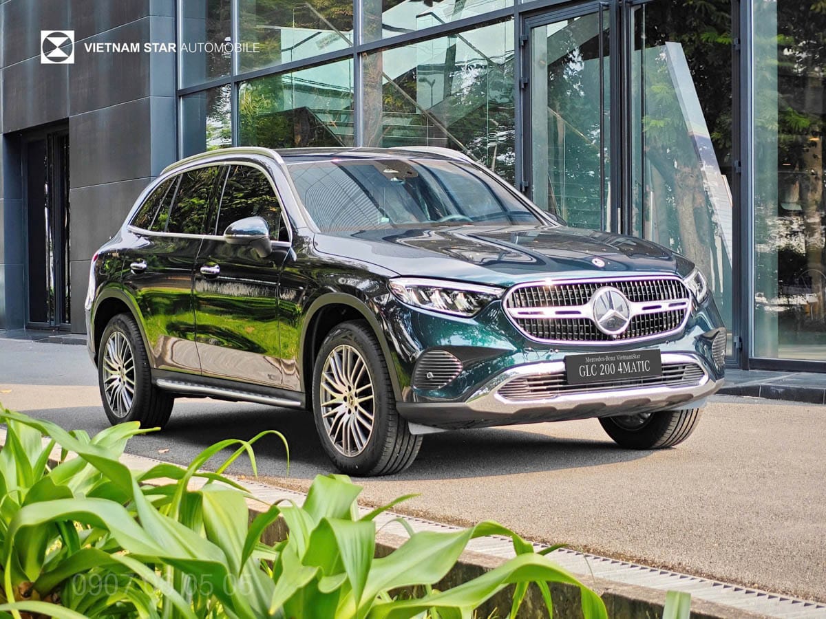 Mercedes GLC 200 4Matic Màu Xanh Emerald Tại Phú Mỹ Hưng