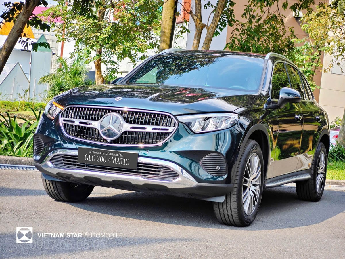 Mercedes GLC 200 4Matic Màu Xanh Emerald Tại Phú Mỹ Hưng