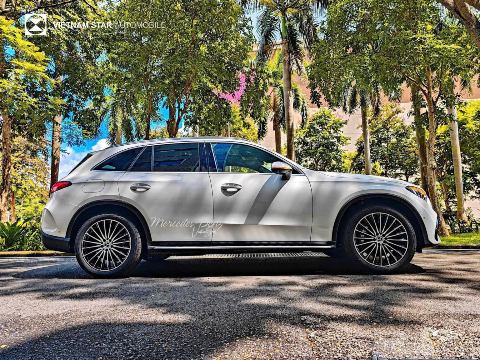 Mercedes-Benz GLC 300 4Matic 2025 - Giá Xe Và Khuyến Mãi