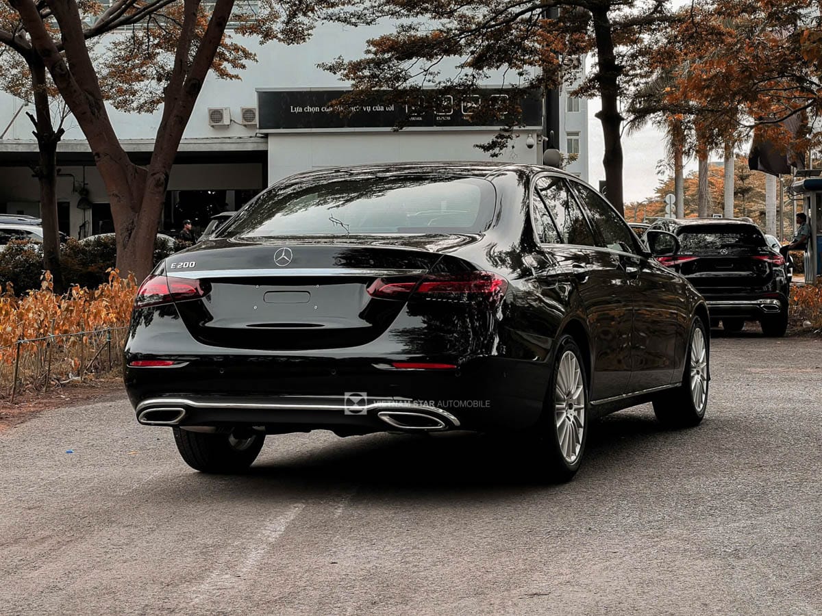 Mercedes E200 Quận 7: Cổ Điện Sang Trọng Trong Từng Chi Tiết