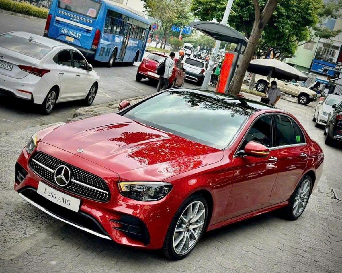Xe Mercedes 5 Chỗ Giá Bao Nhiêu? Cập Nhật Mới Tháng 6 / 2026