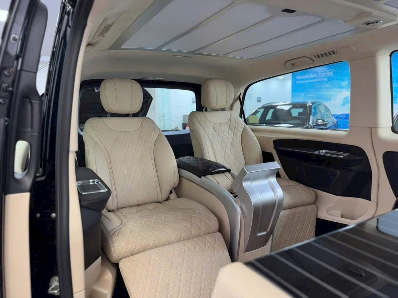 Maybach 7 Chỗ – Đỉnh Cao Của Sự Sang Trọng Và Đẳng Cấp