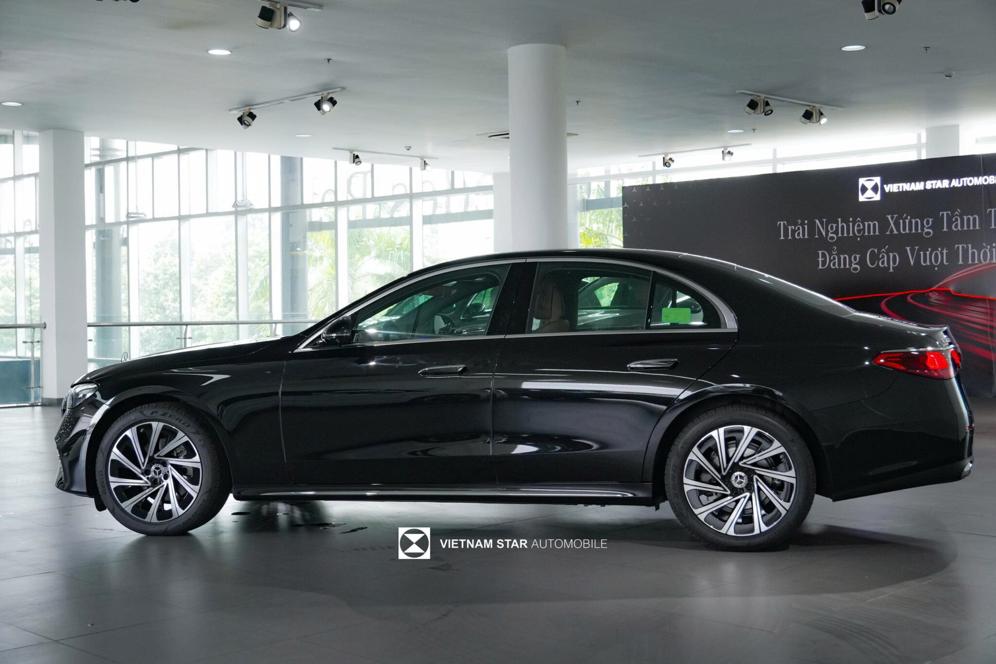 Mercedes-Benz E200 Exclusive 2026 - Bảng Giá Và Khuyến Mãi