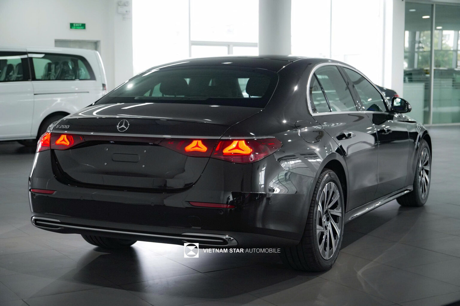 Mercedes-Benz E200 Exclusive 2026 - Bảng Giá Và Khuyến Mãi