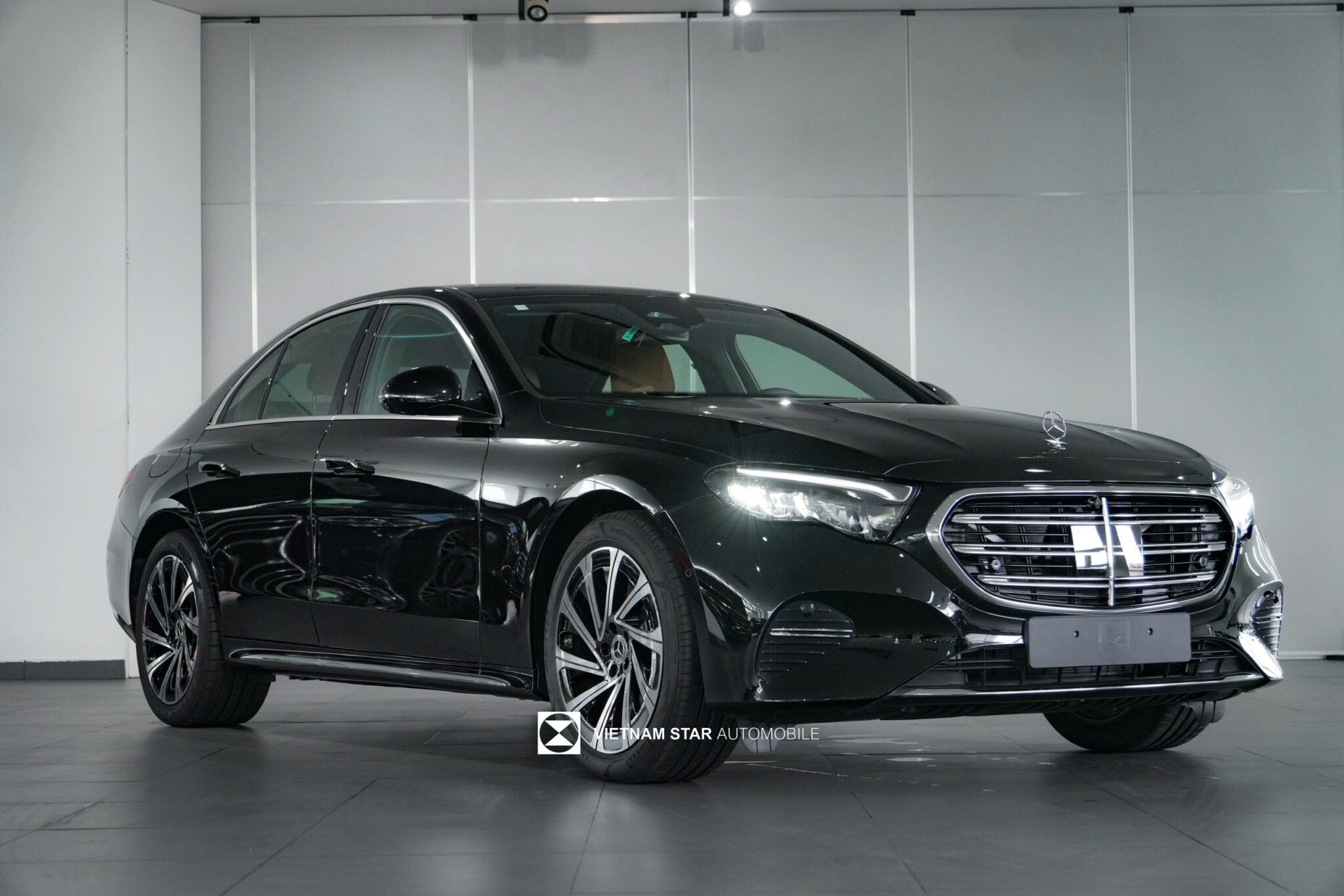 Mercedes-Benz E200 Exclusive 2026 - Bảng Giá Và Khuyến Mãi