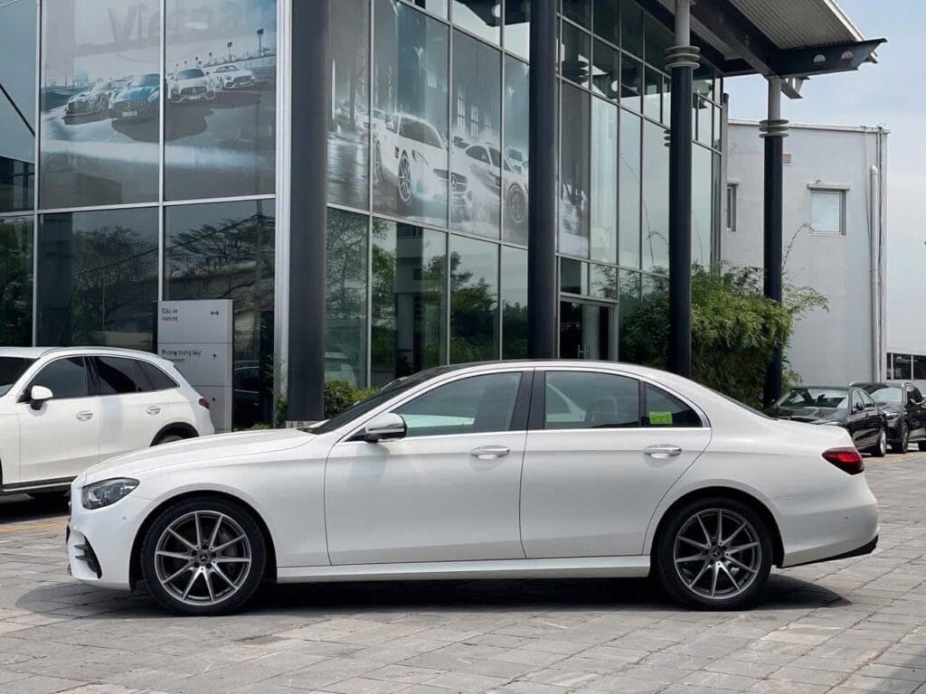 Xe Cũ Mercedes-Benz E300 AMG - Mercedes-Benz Phú Mỹ Hưng